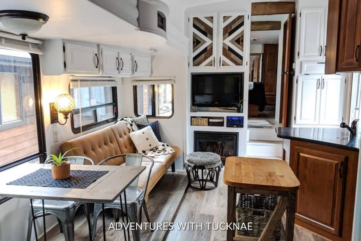21 Stunning RV Renovations & Amazing RV Remodel Ideas